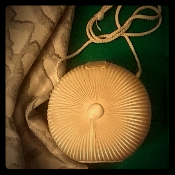 Majesty Line | Bags | Vintage Clam Shell Clutch By Albertario | Poshmark